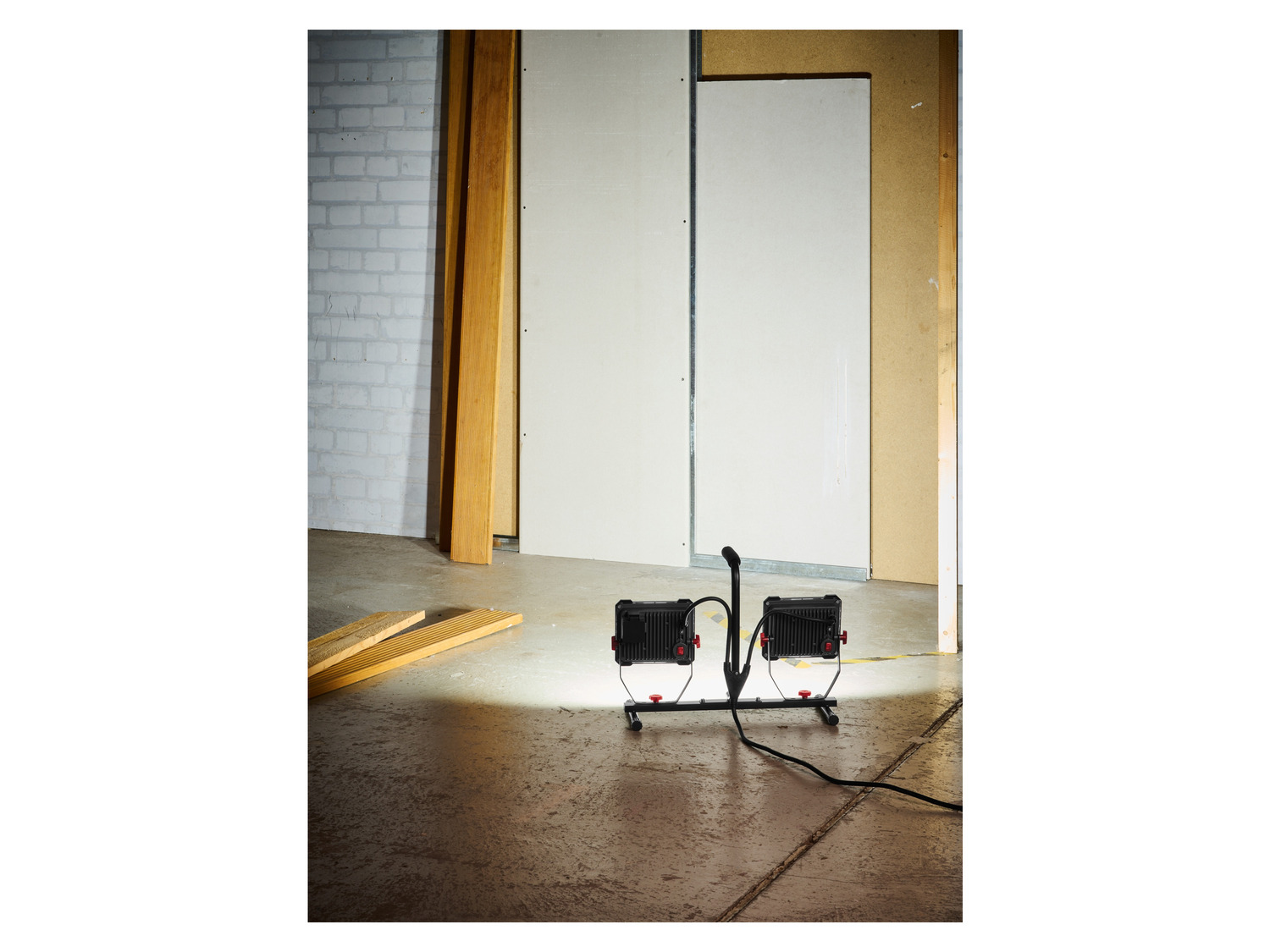 Lampa robocza PASB 100 A3 na statywie | LIDL.PL